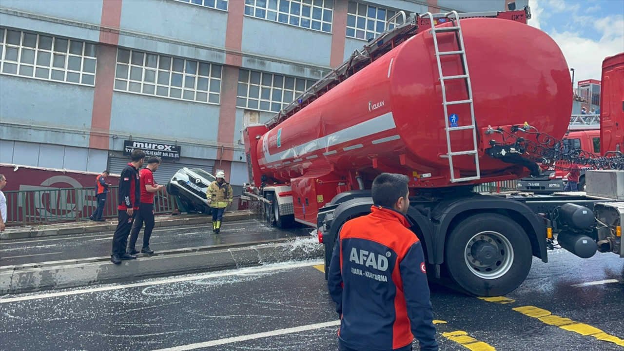 Başakşehir'deki yangına desteğe giden su tankeri kaza yaptı