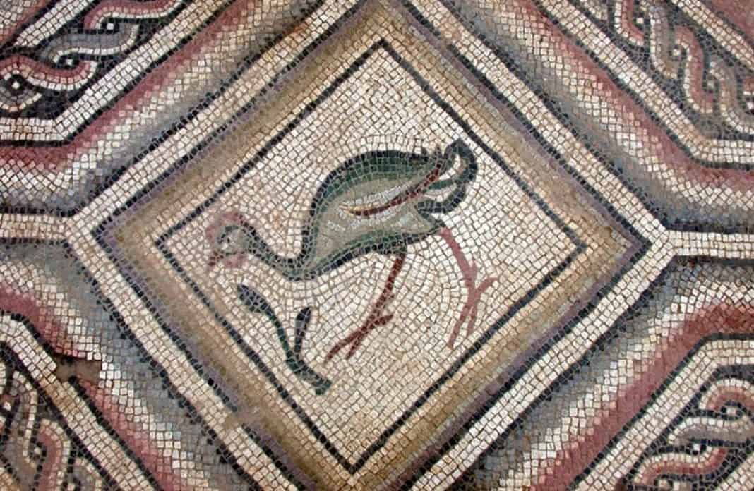 Perre Antik Kenti'ndeki kazılarda 1800 yıllık askeri madalya bulundu